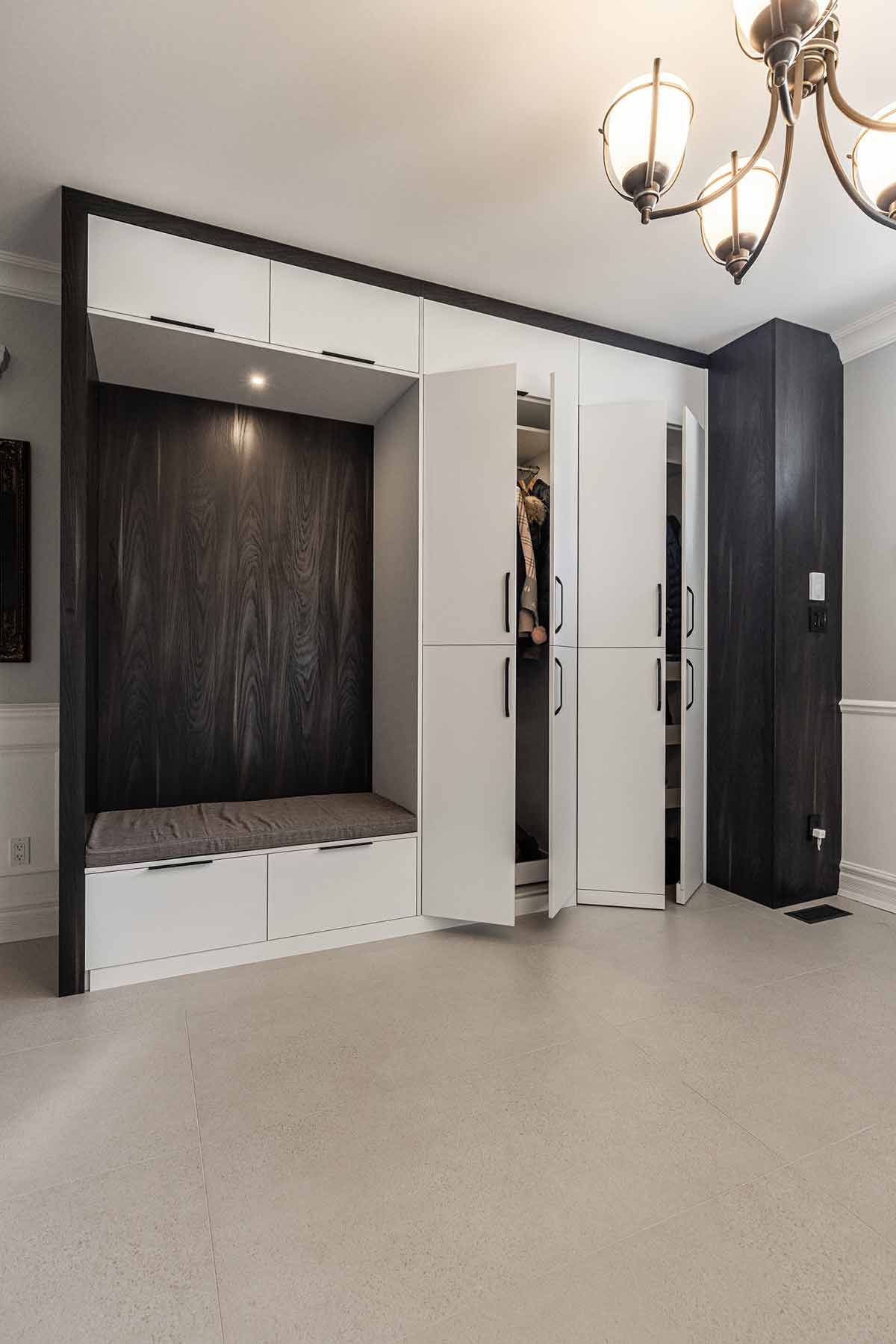 Penderie Sur Mesure pour l'Entrée | Armoires Senécal & Fils